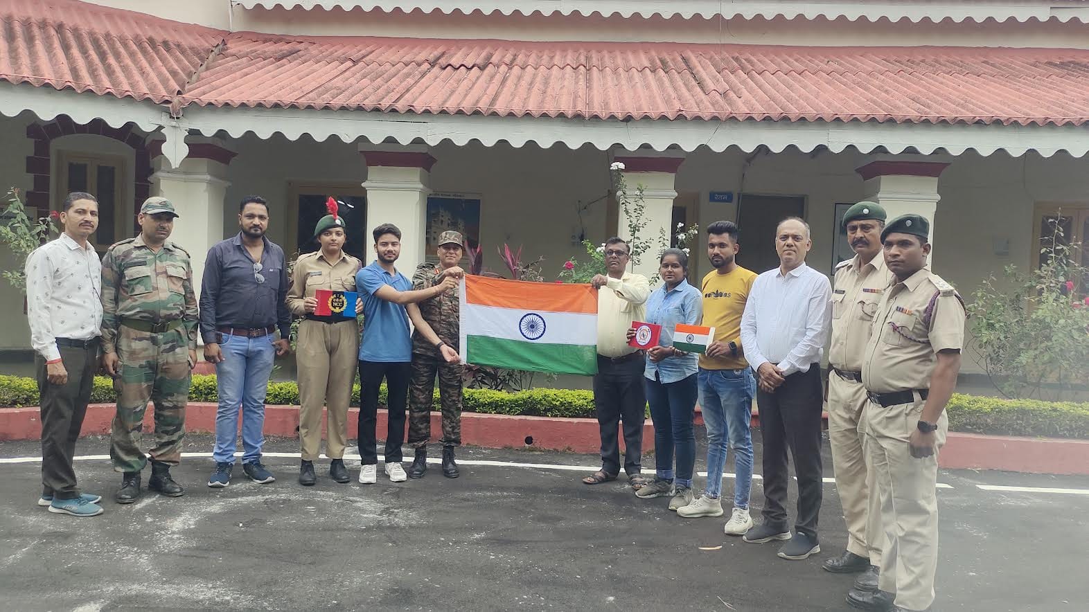 Madhya Pradesh: Mandsaur Mountaineering Team Presented With Tricolour ...