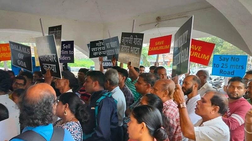 Goa: RGP Supporters Gather In Front Of Mapusa TCP Office, Protest ...