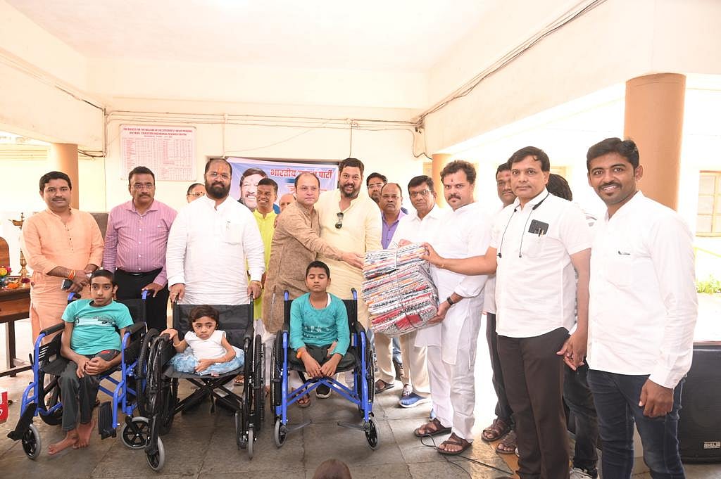 Pune: BJP Celebrates Late MP Girish Bapat's Birth Anniversary With ...