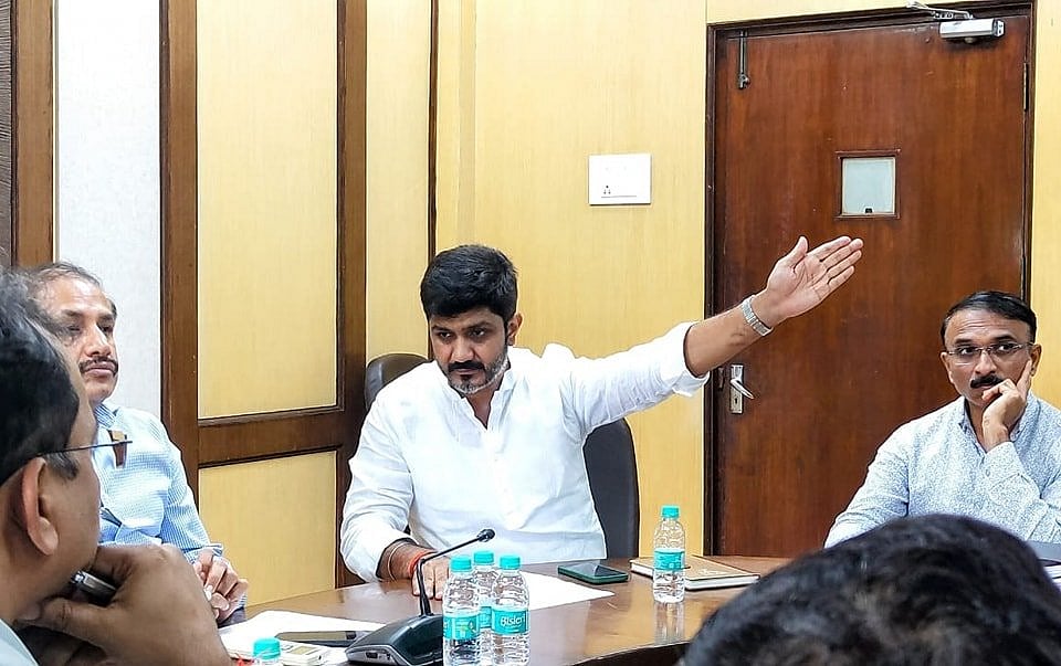 Pune: Shivajinagar Encroachments In Focus As Siddharth Shirole Meets ...