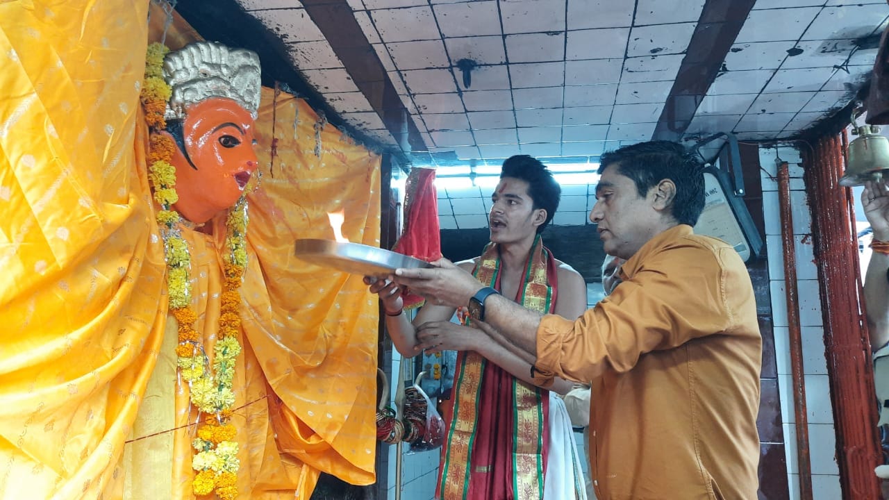 MP: Ujjain Collector Offers 'Liquor Prasad' At Chaubis Khamba Temple, A ...