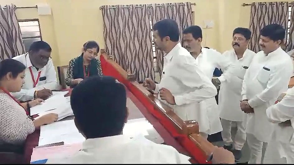 MP Election: Bharat Singh Kushwah Files Nomination In Gwalior ...