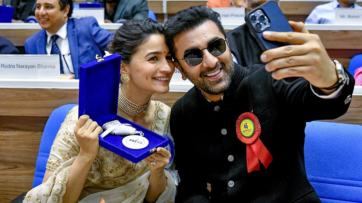 Alia Bhatt-Ranbir Kapoor's Selfie To Kriti Sanon & Allu Arjun's Pushpa ...