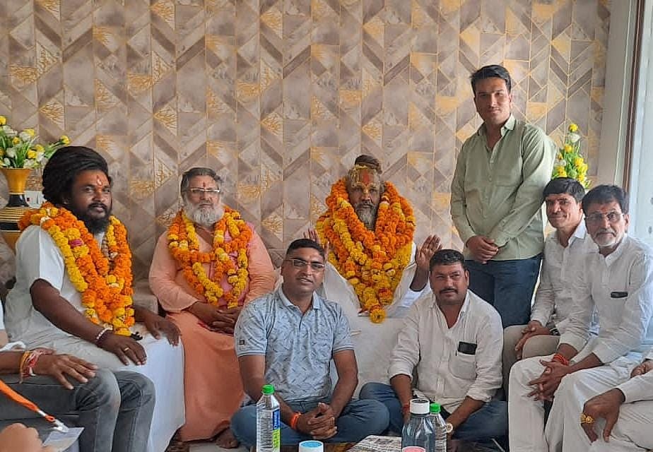 MP: Gau Raksha Seva Samiti Members Get Grand Welcome In Mhow