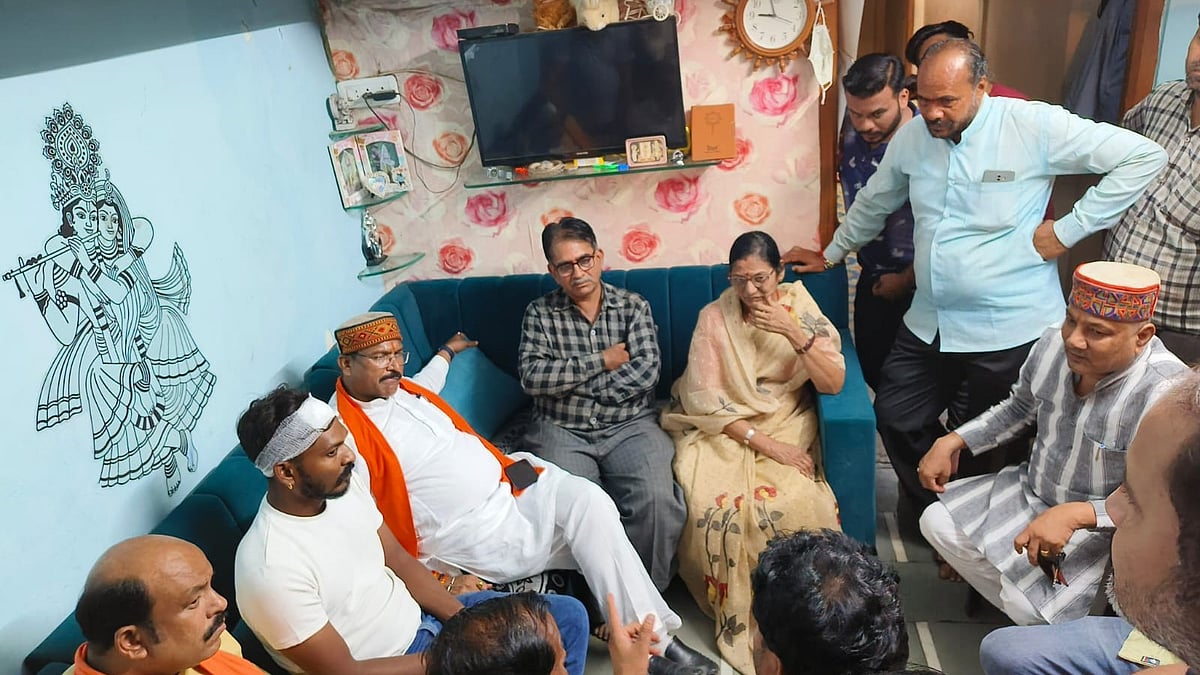 Madhya Pradesh: Patel Meets Injured In Stone-pelting During Anant ...