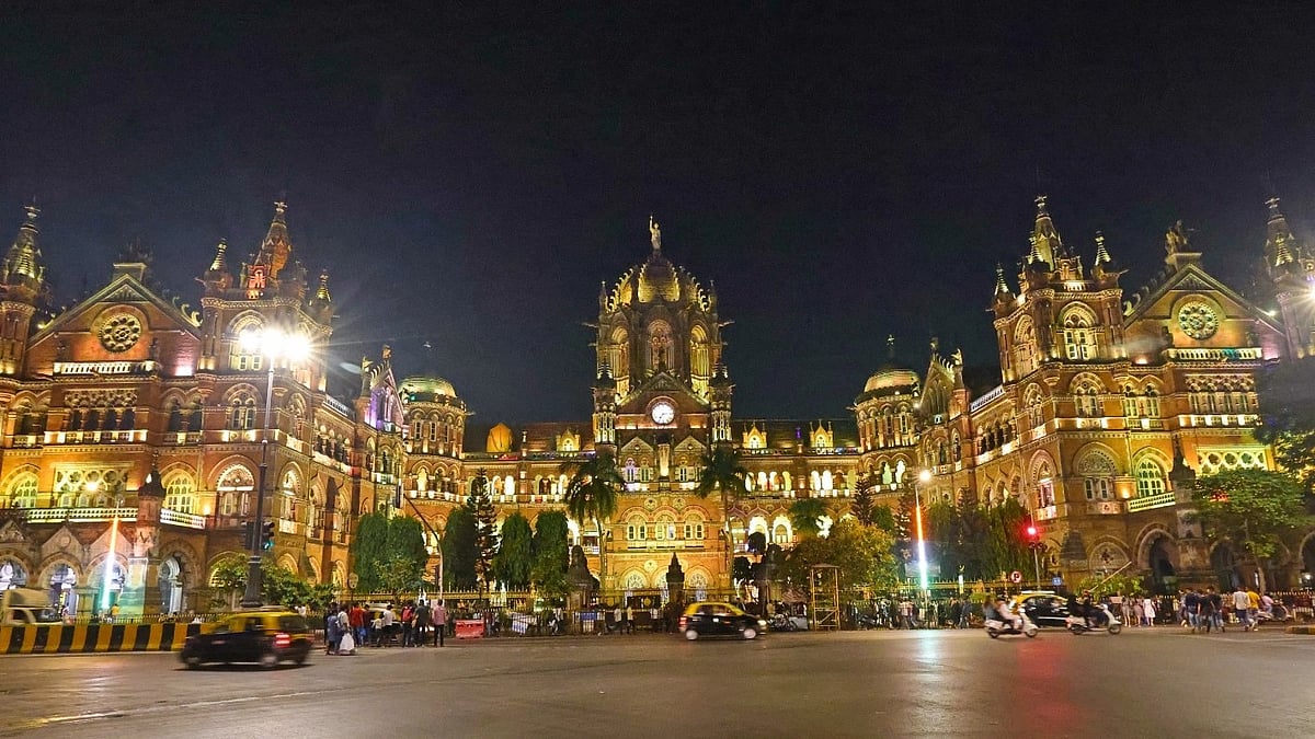 Mumbai: CR Marks 73 Glorious Years With Golden Illumination Of Iconic ...