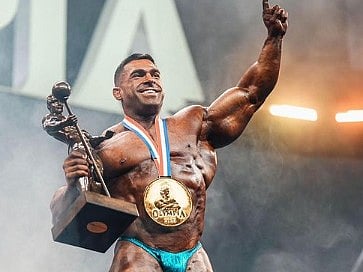 Who Is Derek Lunsford? American Bodybuilder Who Won Mr Olympia 2023