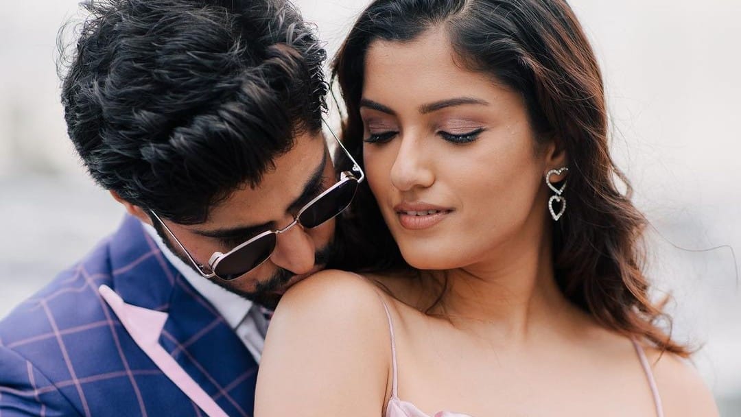Inside Edge's Tanuj Virwani Kisses Tanya Jacob As He Announces Engagement