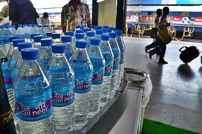 Mumbai: IRCTC stops Railneer supply on Harbour and Central lines till ...