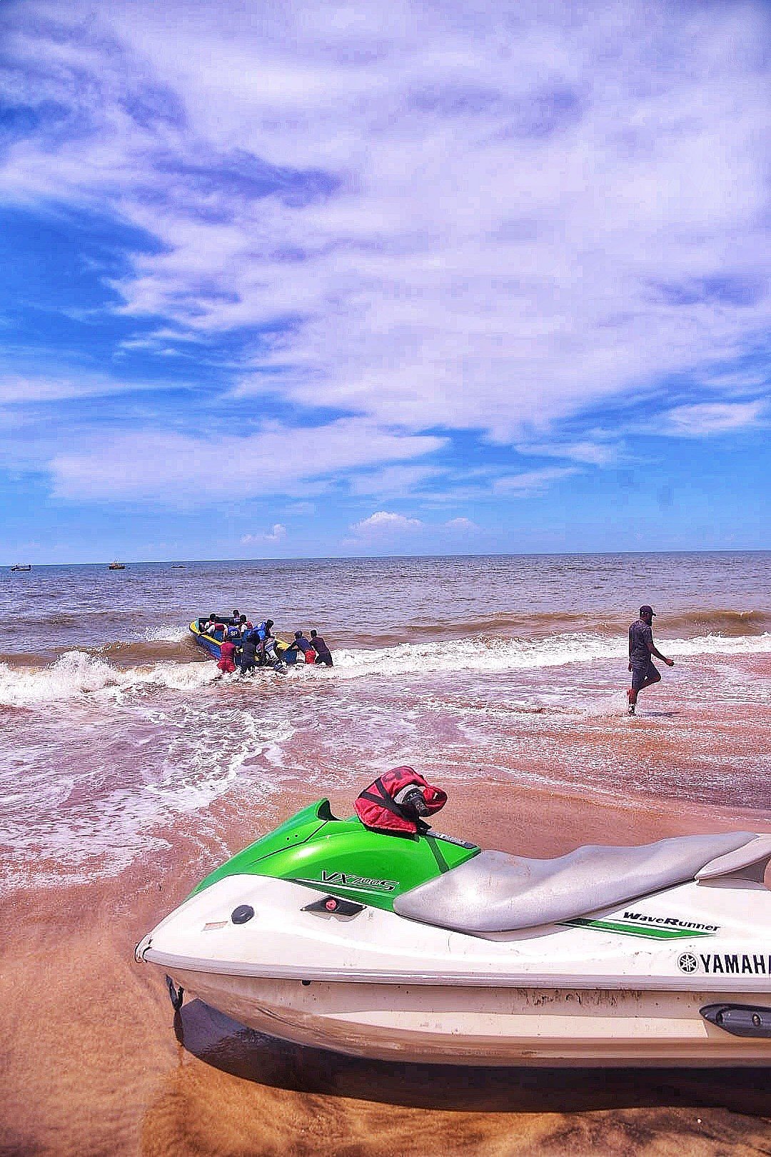 Tourists enjoy the thrill of watersports in Goa|Gomantak Times