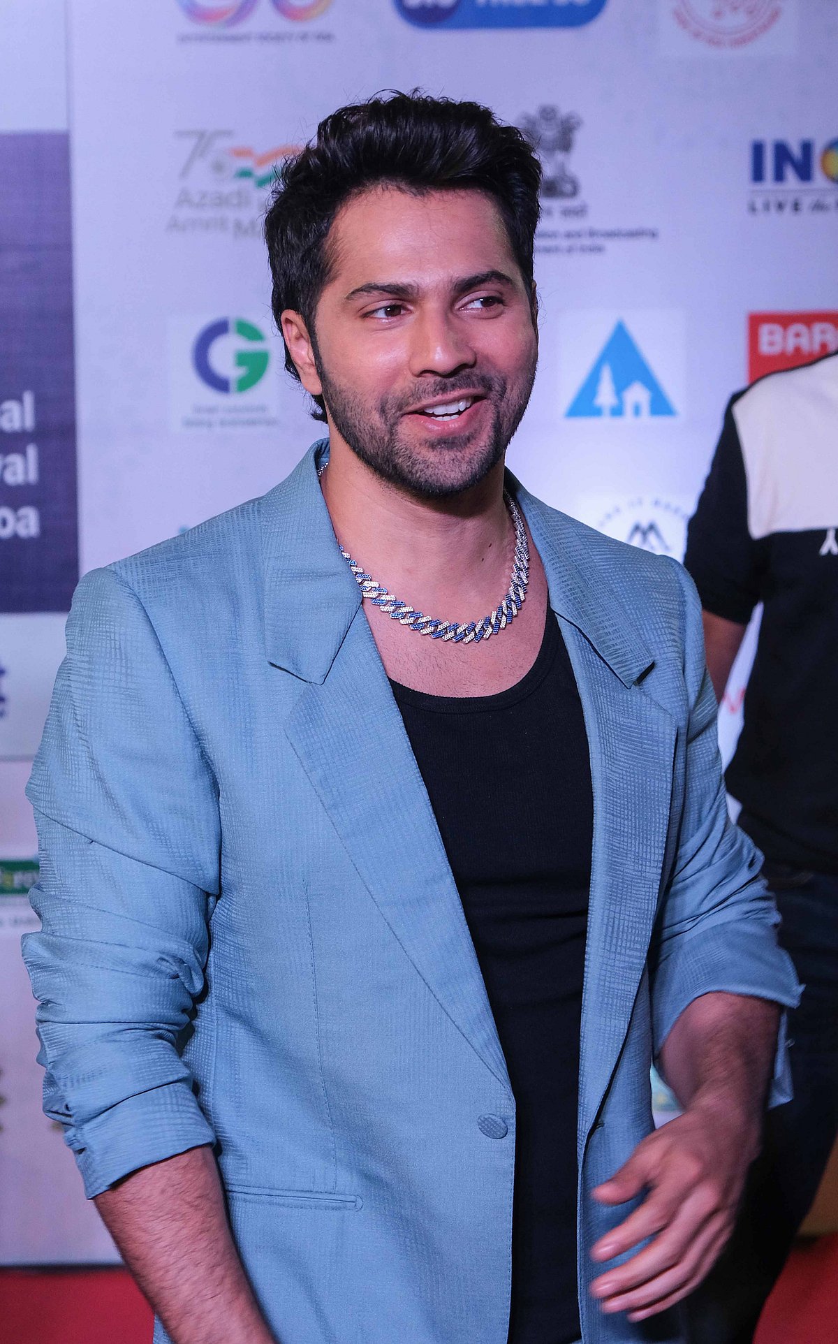 IFFI 2022: 'Bhediya' mania grips Goa as Varun Dhawan howls on red ...