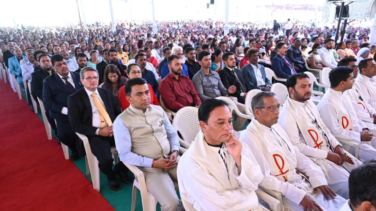 Day in pics: Devotees throng Old Goa feast in large numbers | Gomantak ...
