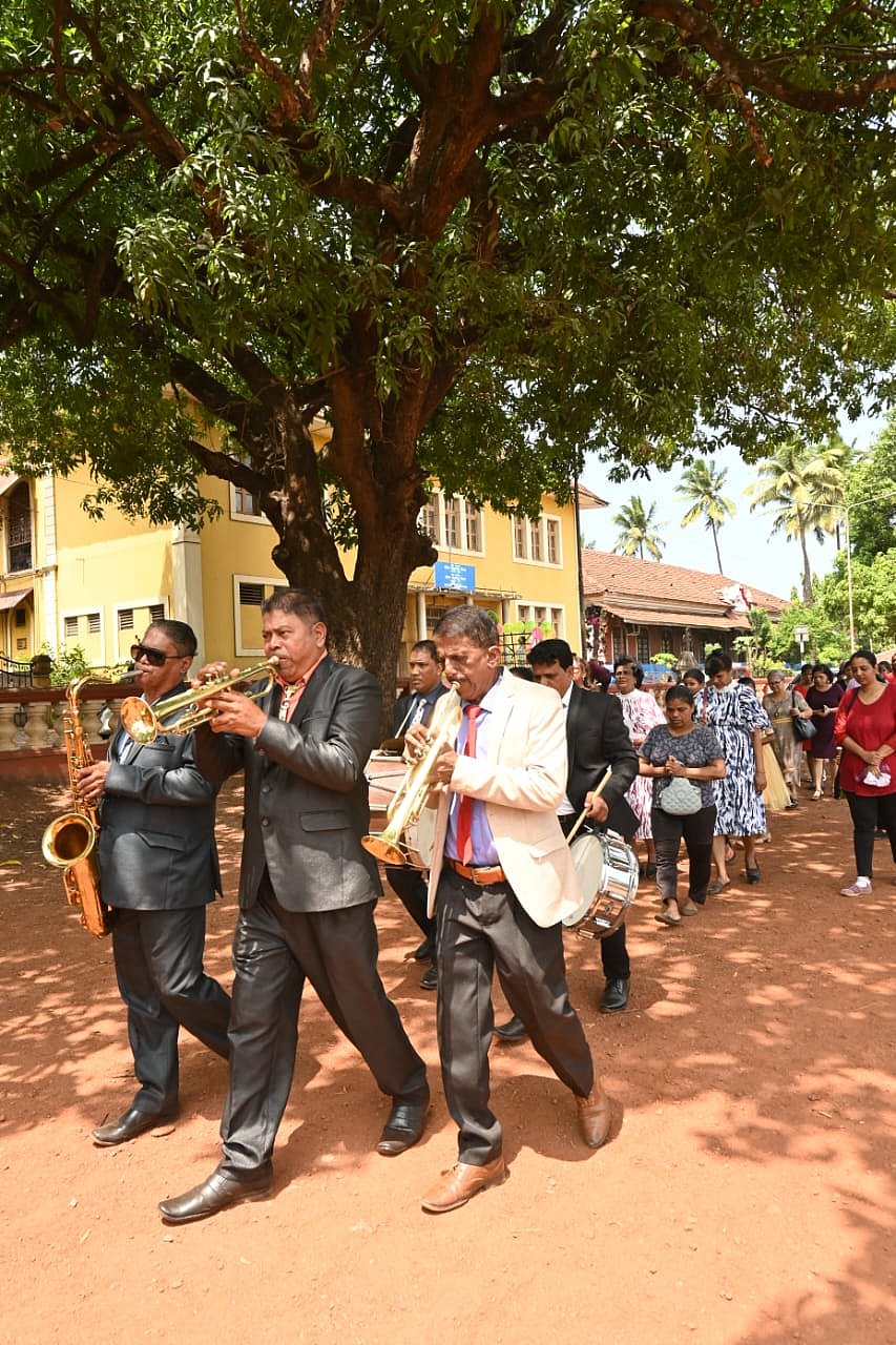 Check out the celebrations of the famous Holy Spirit feast in Margao ...
