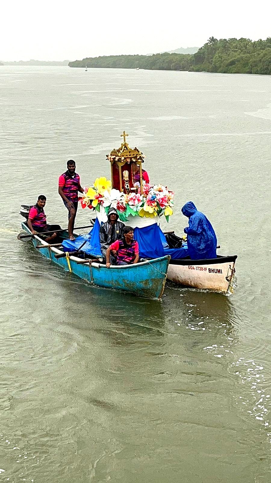 Celebrating 'sangodd' in a ferry, Divar style| Gomantak Times