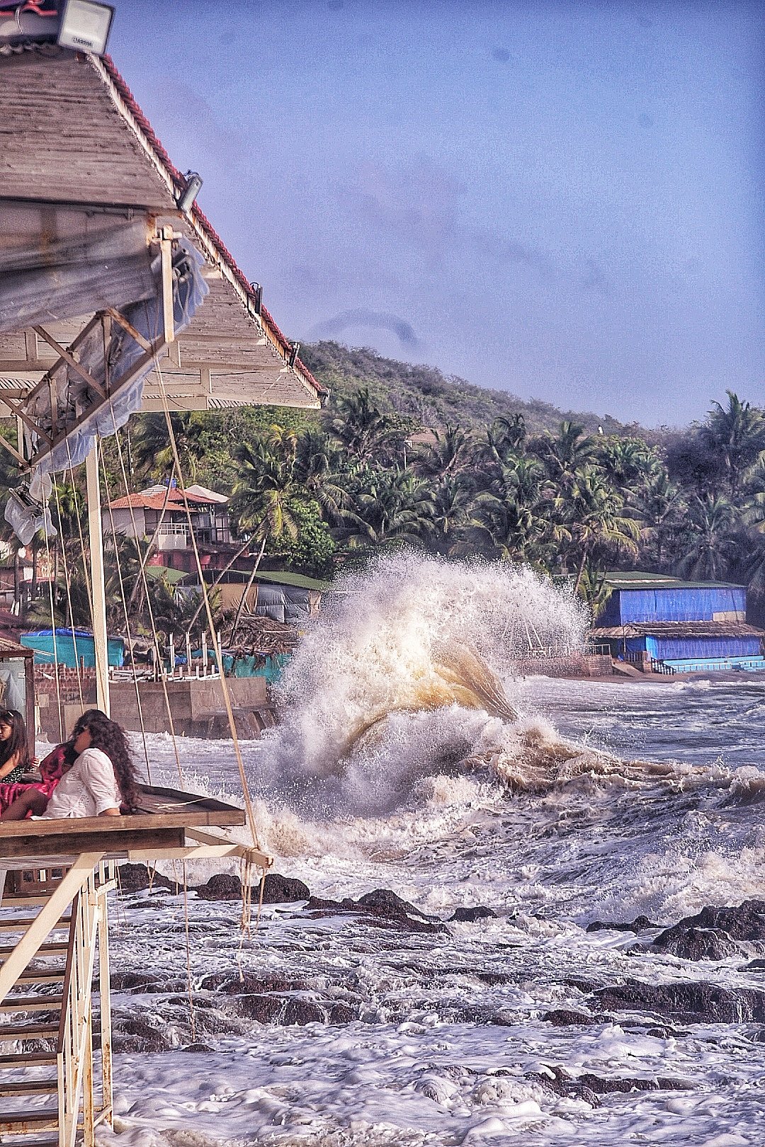 Cyclone Biparjoy: Tourists flout warnings as Goa's beaches close ...