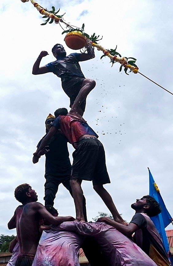 Religious fervour at Goa's Nagueshi temple dahi handi celebration ...