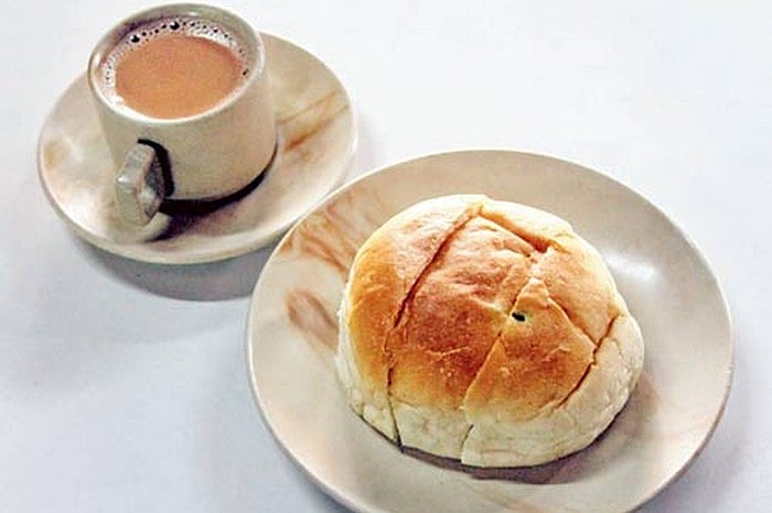 The 17 Best Restaurants For Parsi Food In Mumbai & What To Get At Each