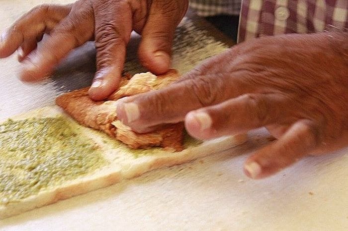 Raju’s Iconic Samosa Sandwich - A Mumbai Street Food Favourite
