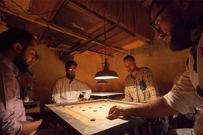 Inside The Gritty World Of Mumbai’s Underground Carrom Clubs