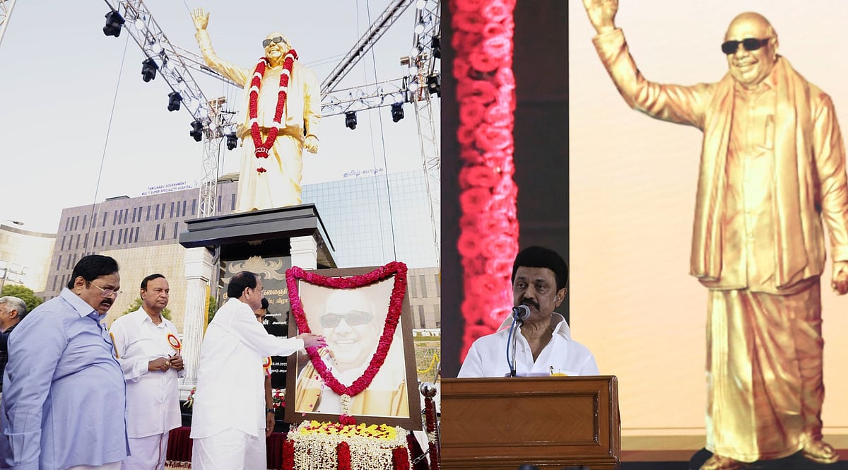Why did the invite VenkaiahNaidu to open the kalaignar statue says CM ...