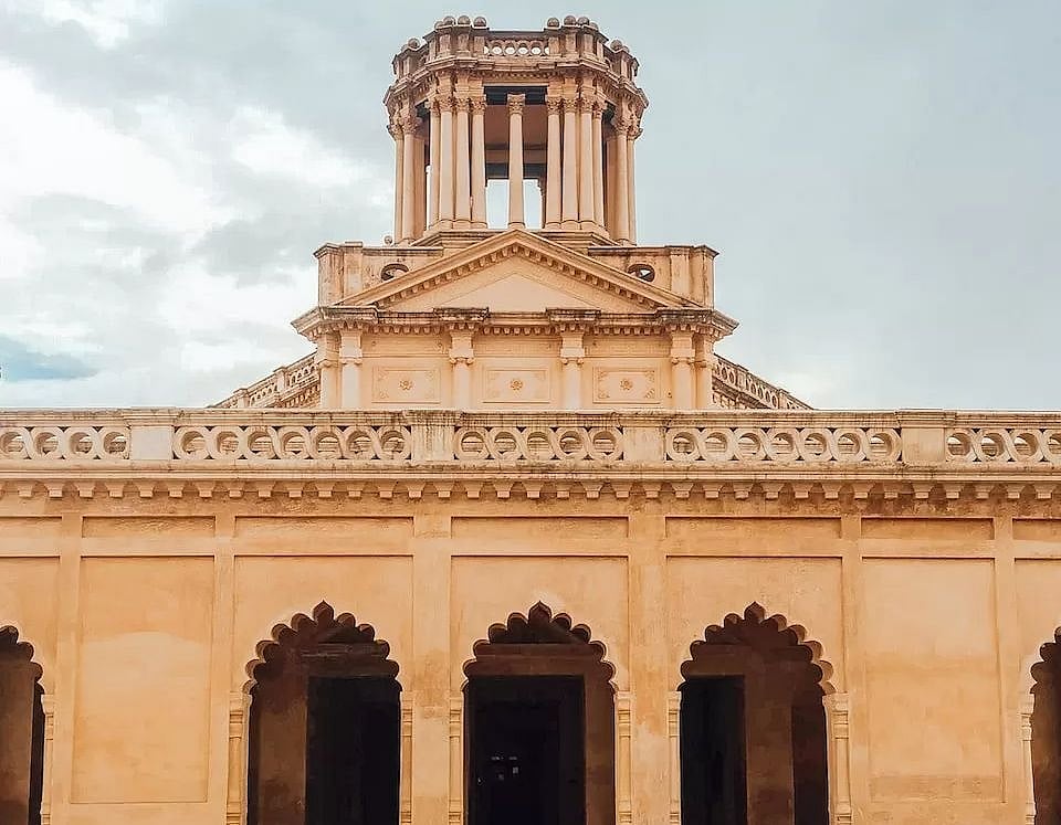 Dive into Chattar Manzil's core Farhat Baksh Kothi in Lucknow & its ...