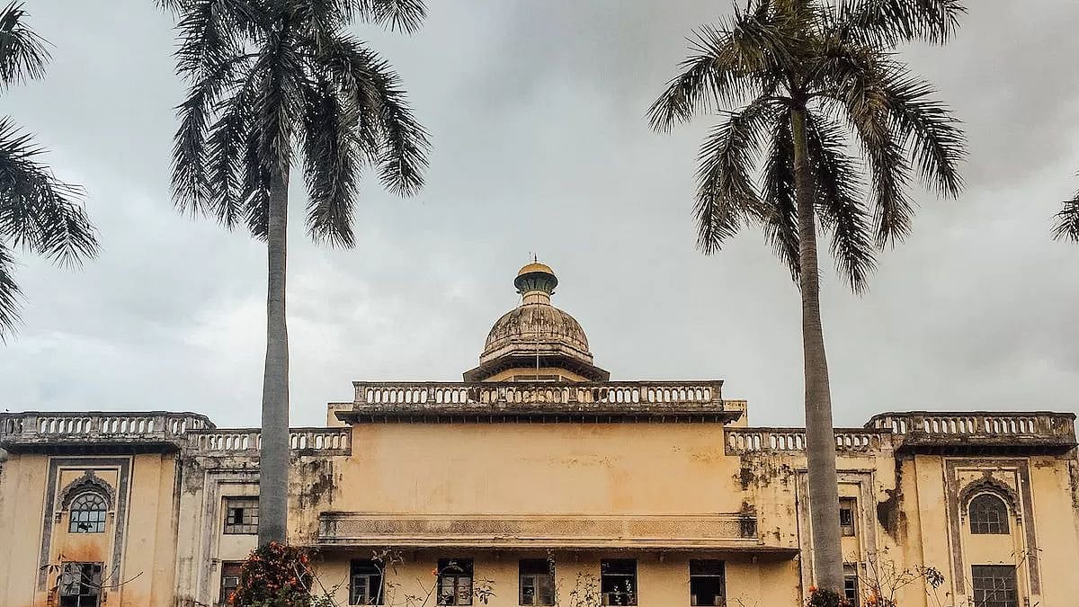 Dive into Chattar Manzil's core Farhat Baksh Kothi in Lucknow & its ...