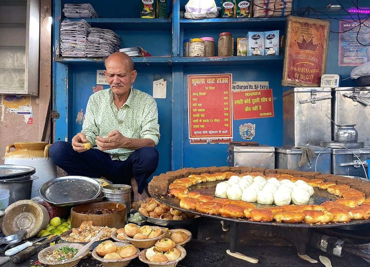 Familiar, crispy & fulfilling — We stand by Lucknow's Shukla Chaat ...