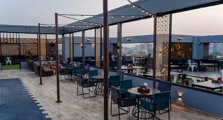 5 rooftop cafes in Ahmedabad you can't miss out on if you're a foodie