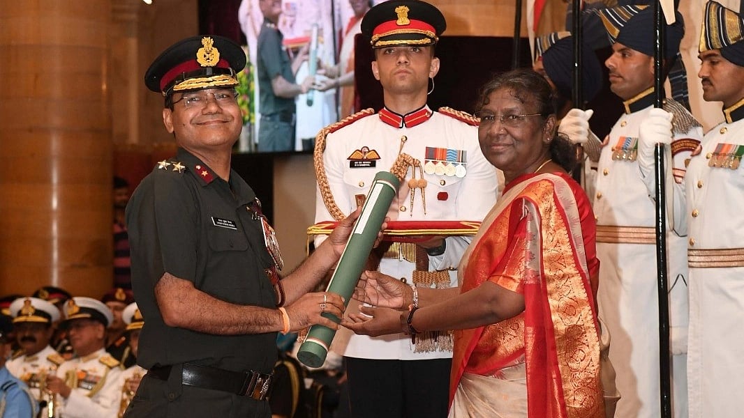 Lucknow-based ophthalmologist, Brigadier Sanjay Mishra, awarded the Ati ...