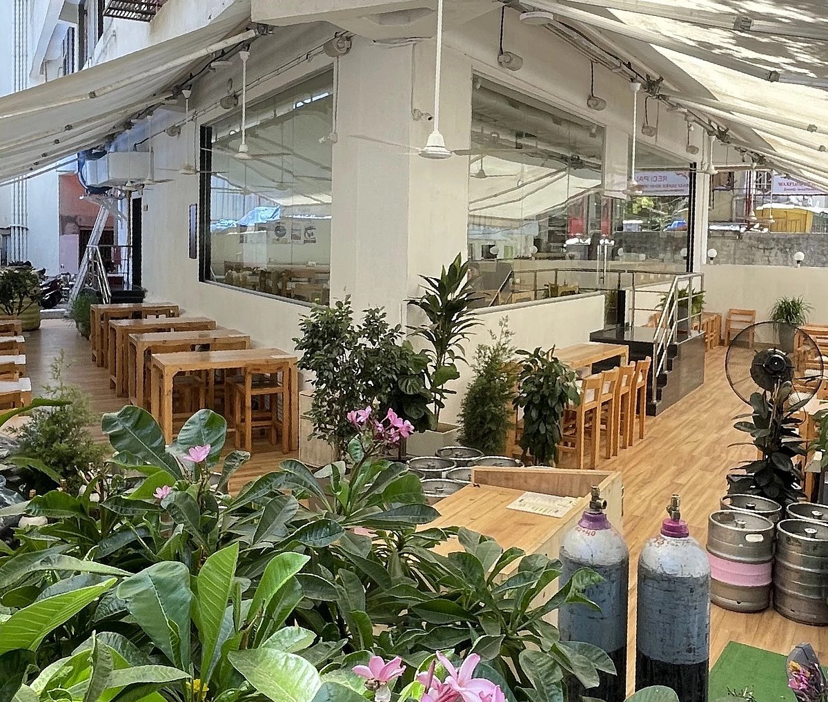 Aug 4 | This Int'l Beer Day, here's a look at Mumbai's Doolally, India ...