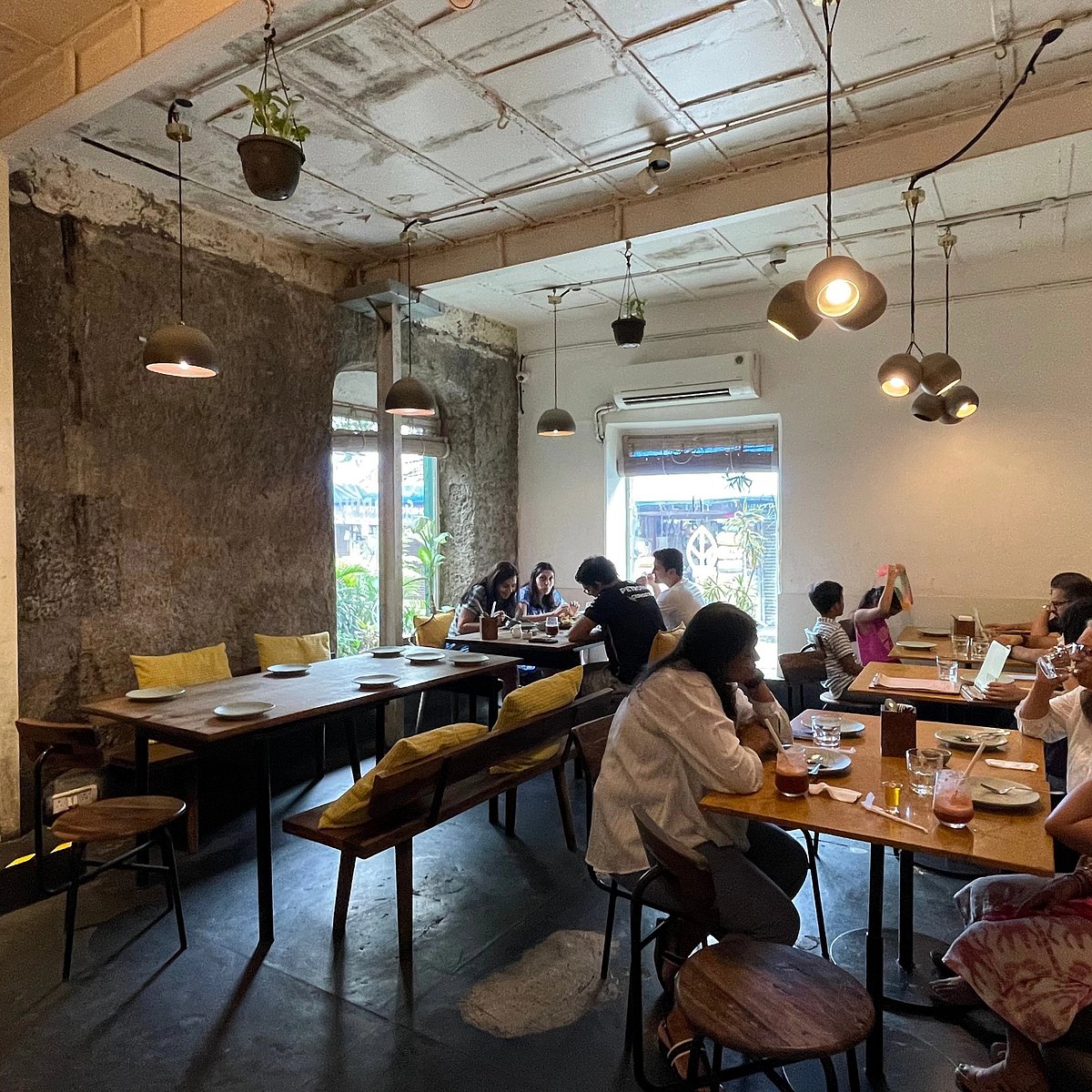 Bandra's Greenr Cafe beckons foodies in Mumbai to embrace sustainable ...