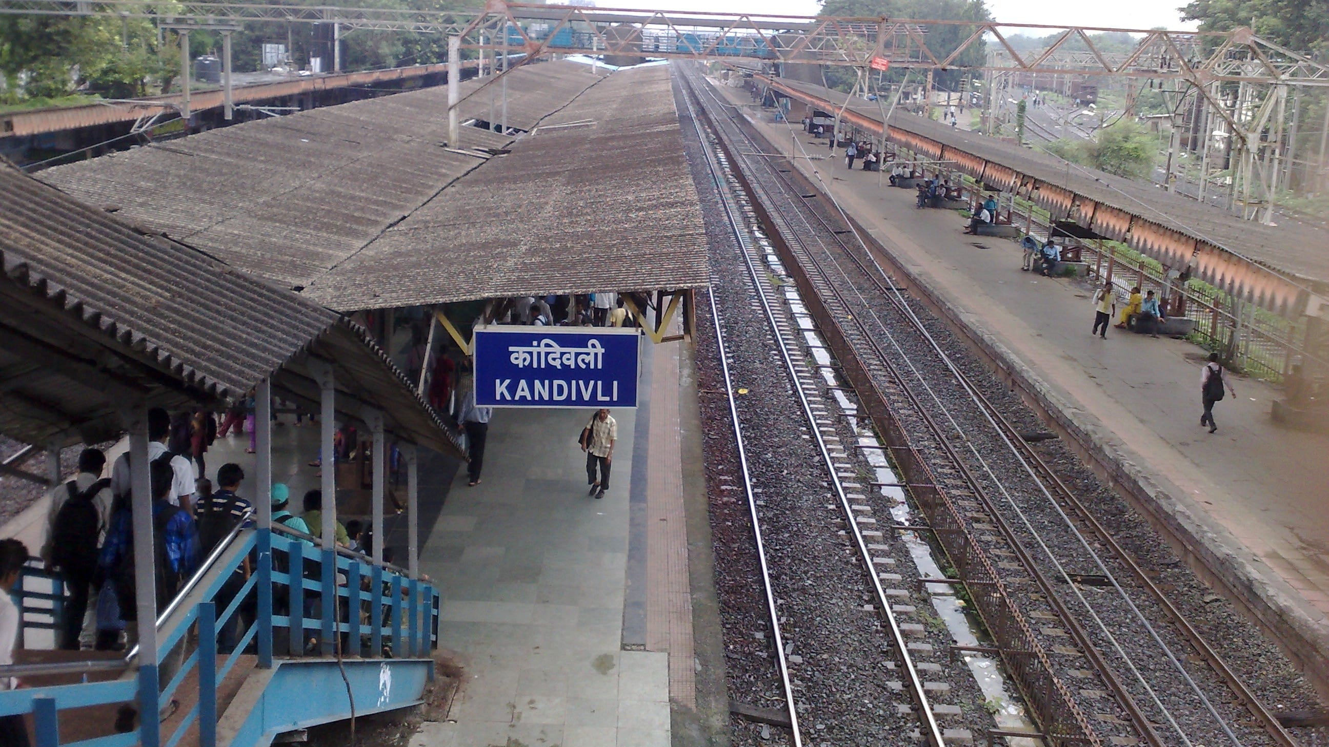 Mumbai's Khar Railway Station and 4 other small suburban stations to ...
