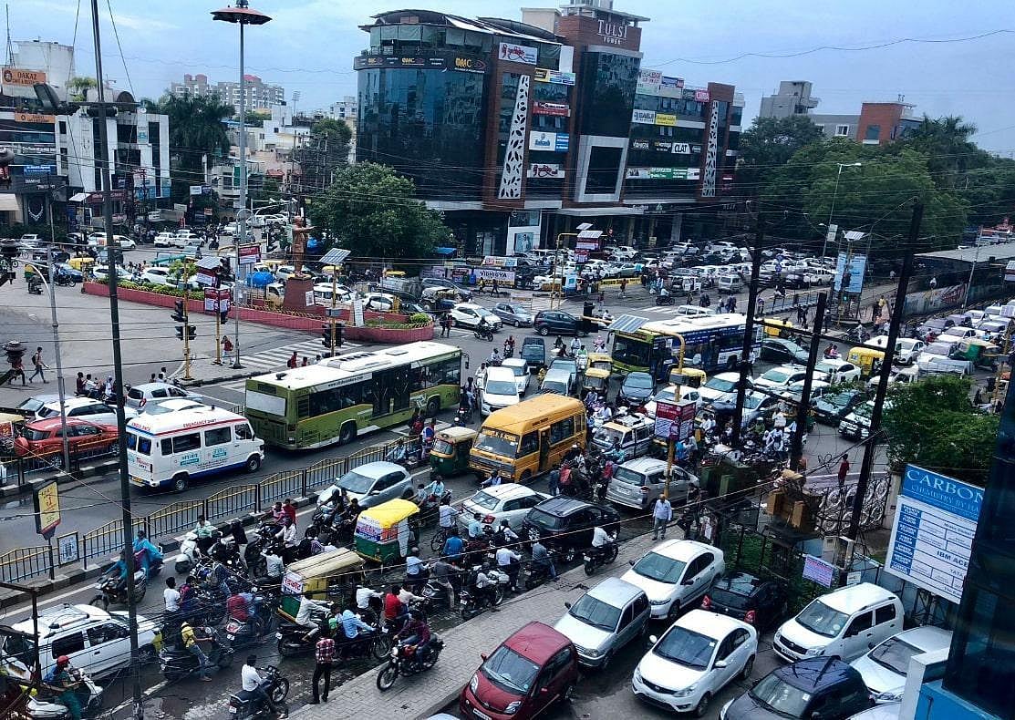 People in Indore can now report traffic violations on spot; new ...