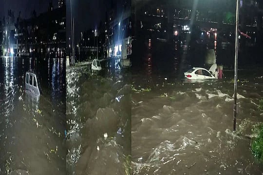 four wheeler drawn in river near sm joshi bridge bhide pool pune