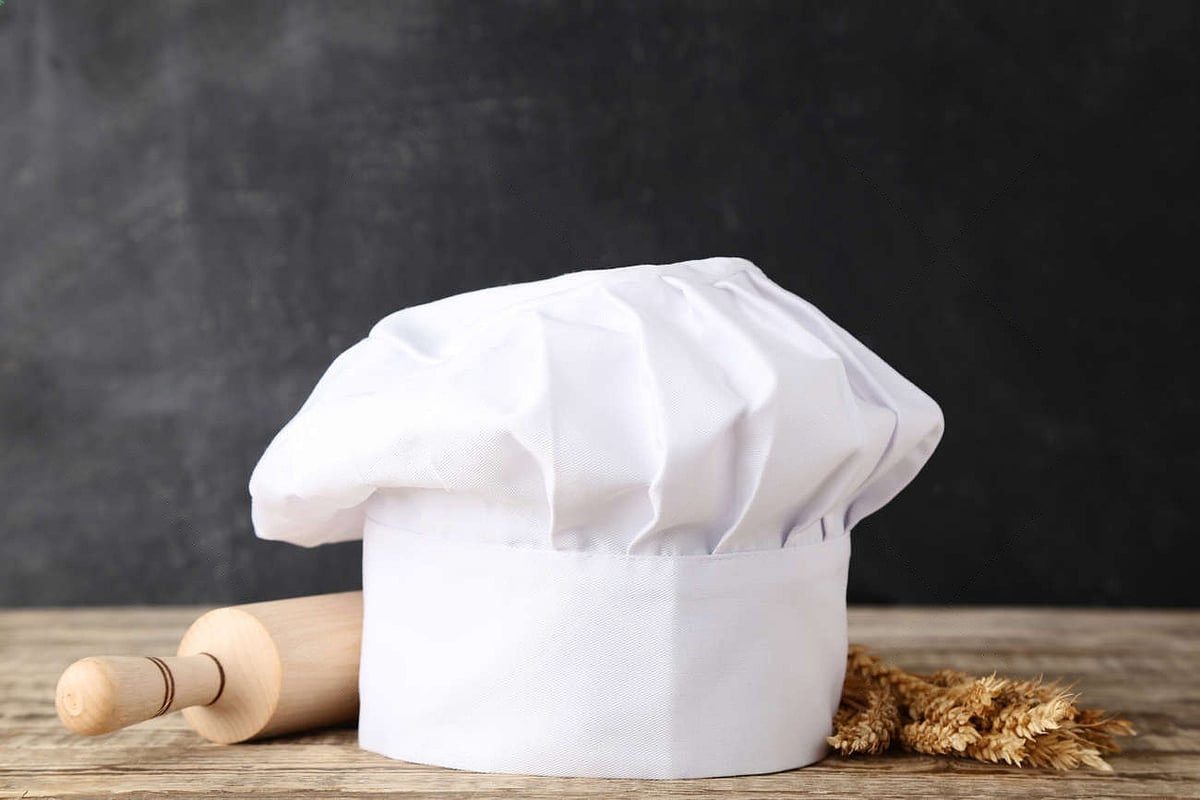 The history of the "Toque Blanche" worn by chefs