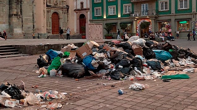Deshechos inundan calles de Oaxaca; se agrava la crisis de basura
