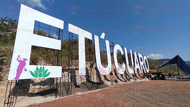 Inauguran Letras Monumentales de Etúcuaro