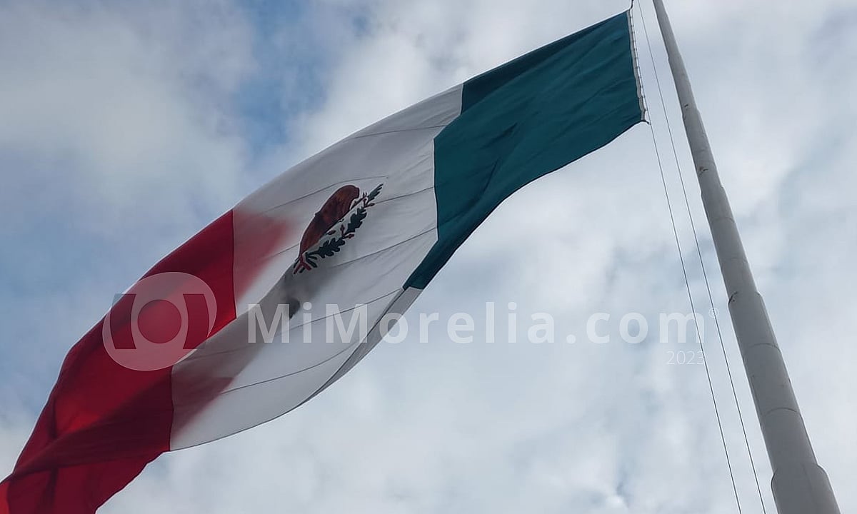Izan Bandera Monumental en Morelia