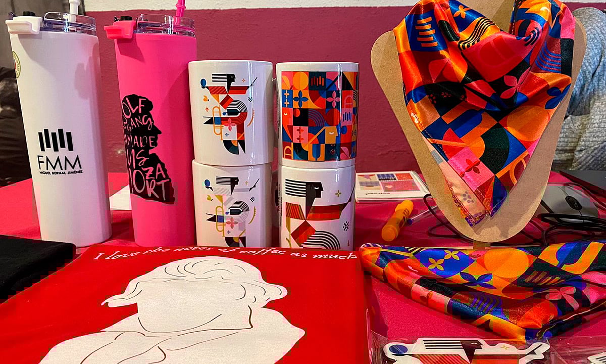 Lanza FMM souvenirs con imagen de Gala