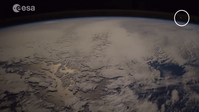 Video: ¿Cómo se ve un meteorito cayendo sobre la Tierra?