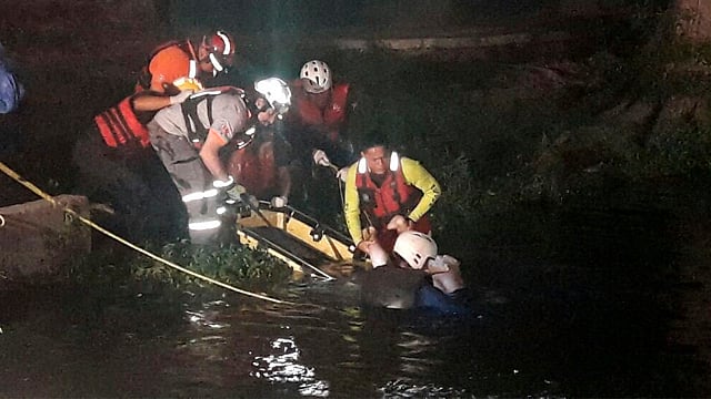 Hombre muere ahogado después de salvar a dos menores