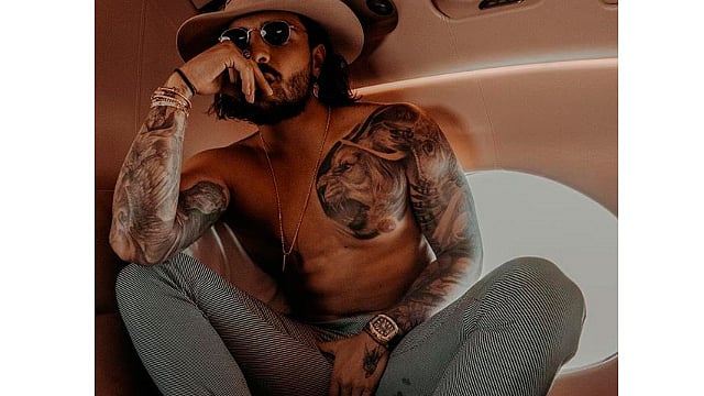Maluma colapsa Instagram con foto en ajustado bóxer blanco