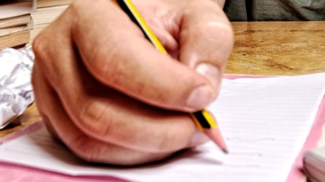 Tener letra fea, podría ser señal de gran inteligencia