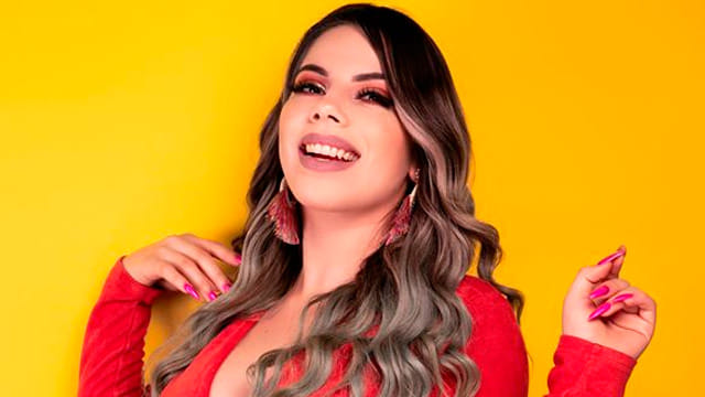 Lizbeth Rodríguez se disfraza de caballo para burlarse de las críticas
