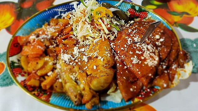 ¿Qué tal si cenamos unas megaenchiladas de Pátzcuaro?