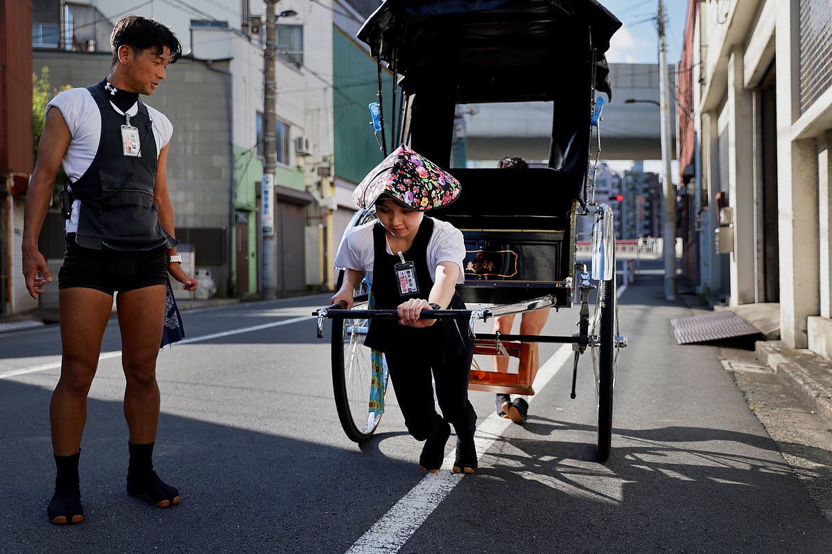 Japanese female rickshaw pullers excel in male-dominated field
