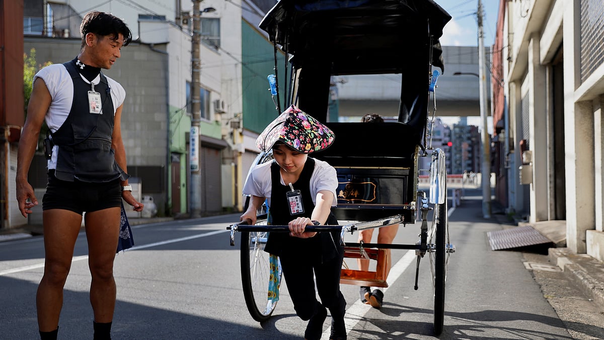 Japanese female rickshaw pullers excel in male-dominated field
