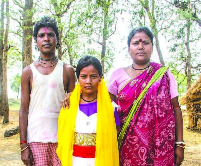 Possessed by his art, a Bahurupi transforms