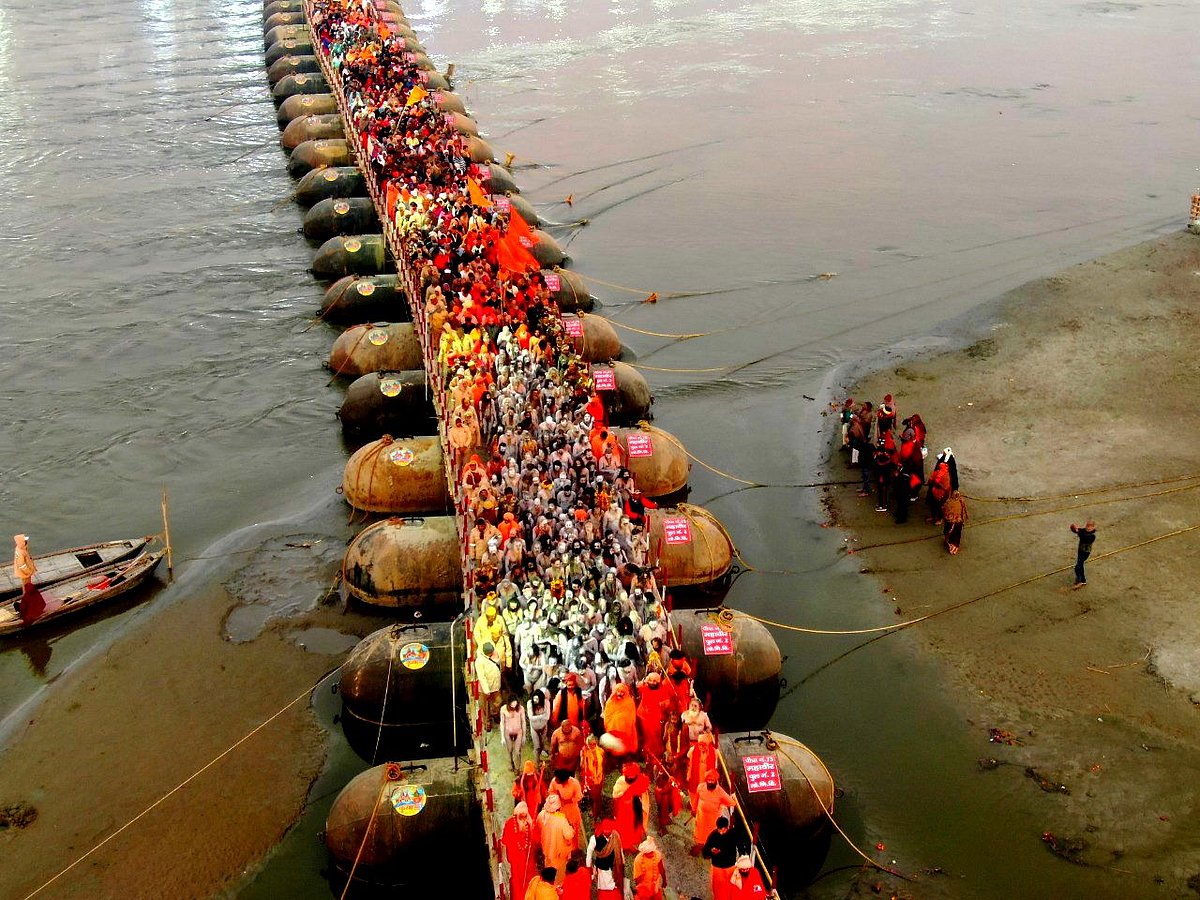 Where is the crowd in Kumbh this time?