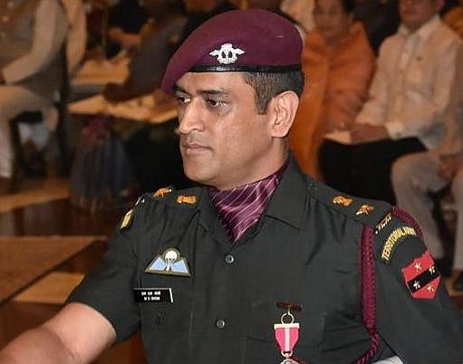 Dhoni joins Army troops in J&K for 2-week stint